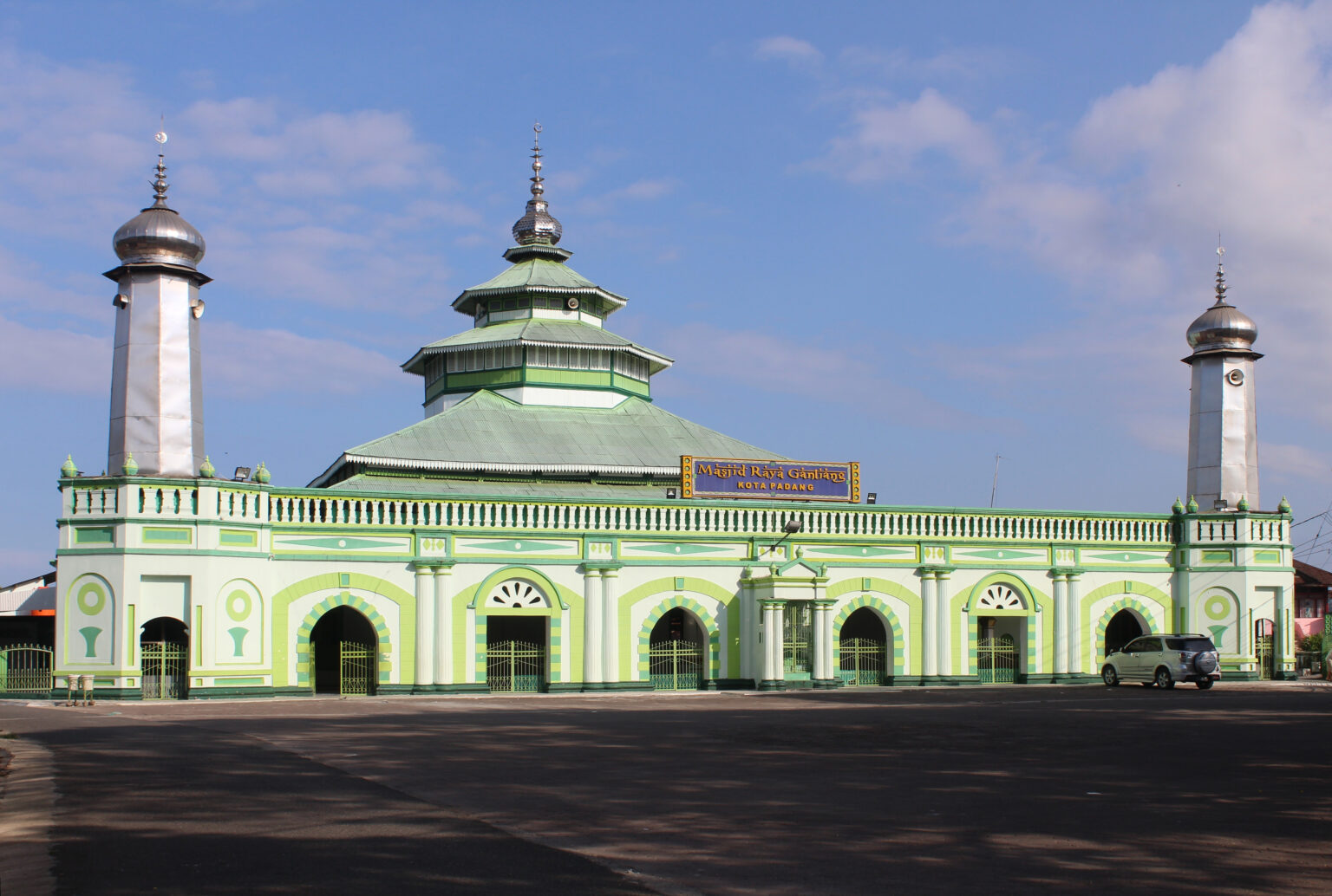 Masjid Raya Ganting Padang: Masjid Tua Sumatra Barat - masjidku